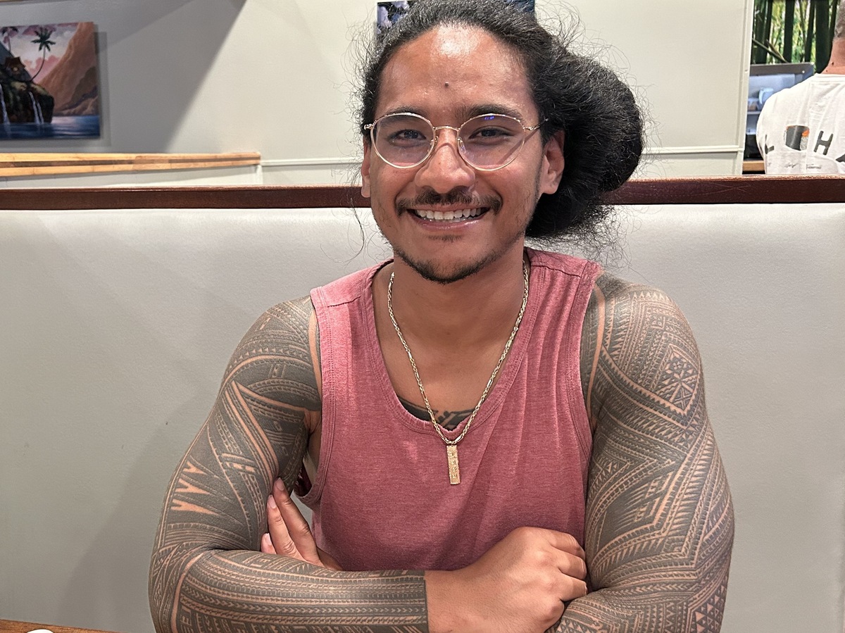 He came to Maui to find his granddad. He wound up giving out thousands ...