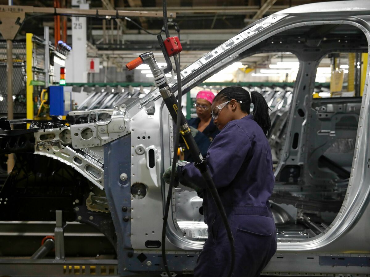 UAW president calls for 4-day work week. It's happened before : NPR