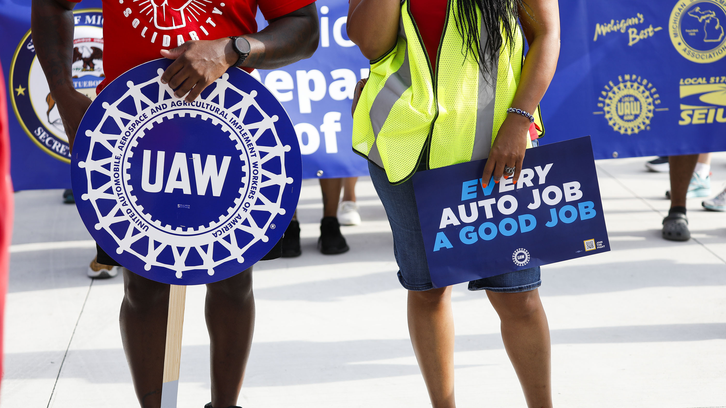 Here's where things stand just before the UAW and Big 3 automakers ...