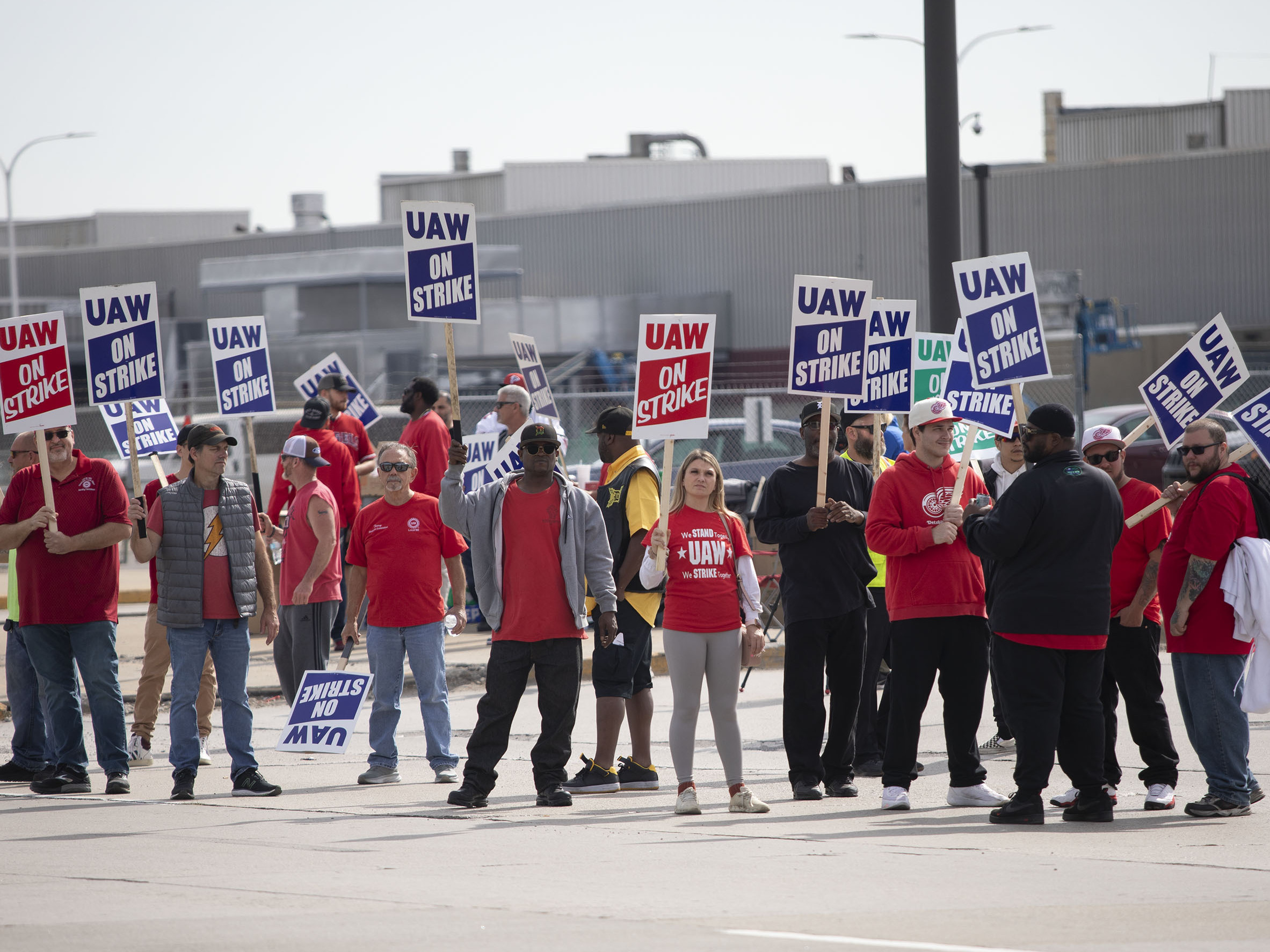 Ford and GM announce hundreds of temporary layoffs with no c