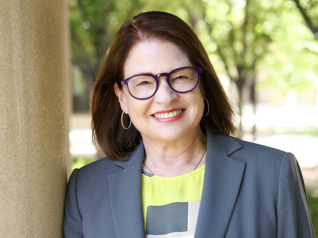 She survived a horrific crash. This is why she now keeps a blanket in ...