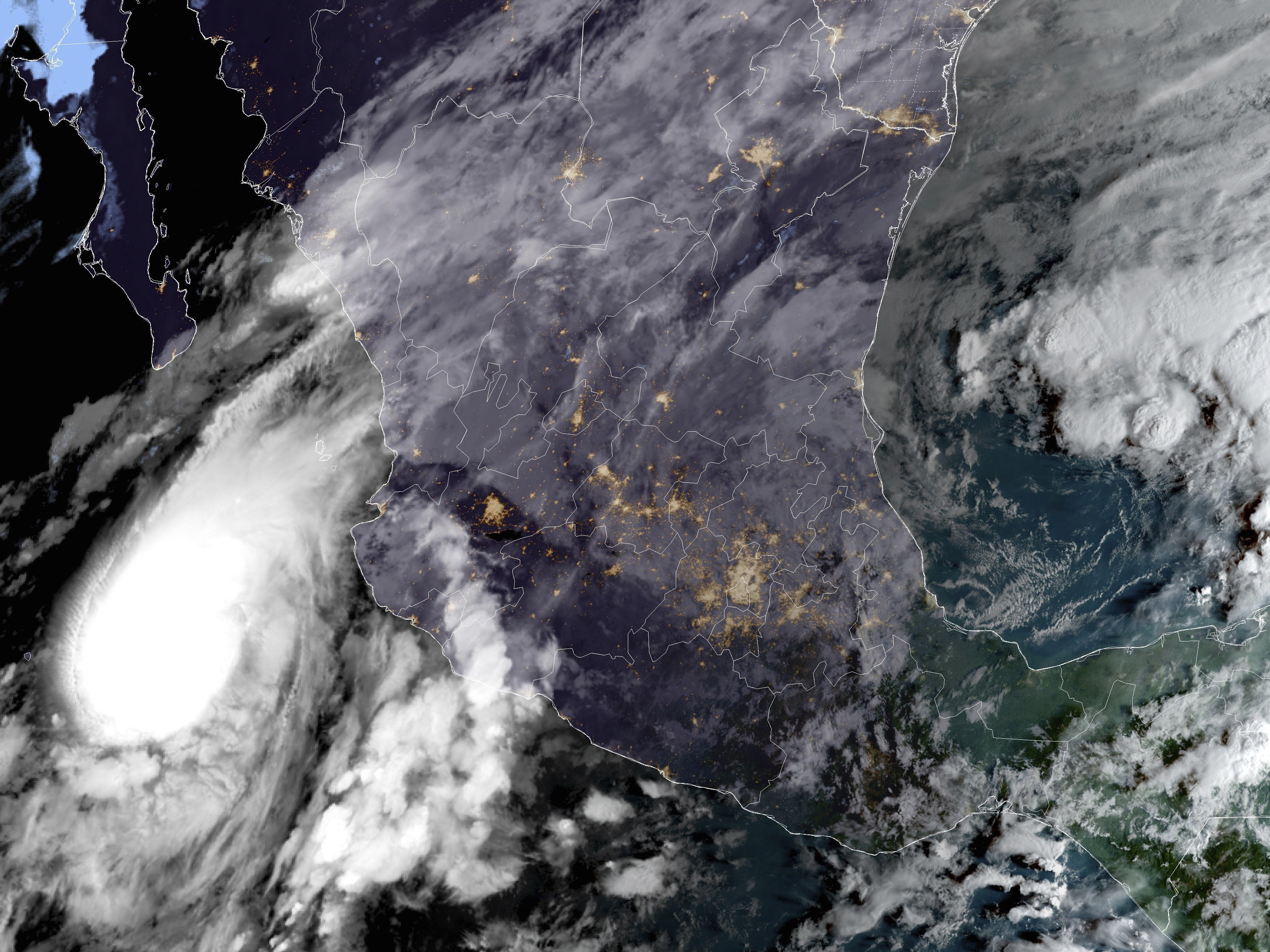 Hurricane Lidia makes landfall as a Category 4 near Mexico's Puerto ...