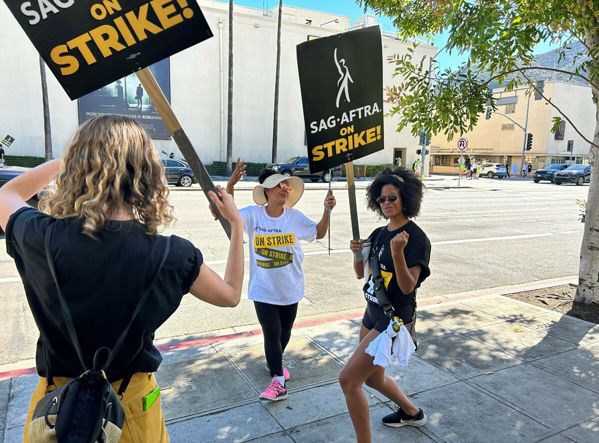 Contract negotiations between Hollywood studios and SAG-AFTRA break down again : NPR