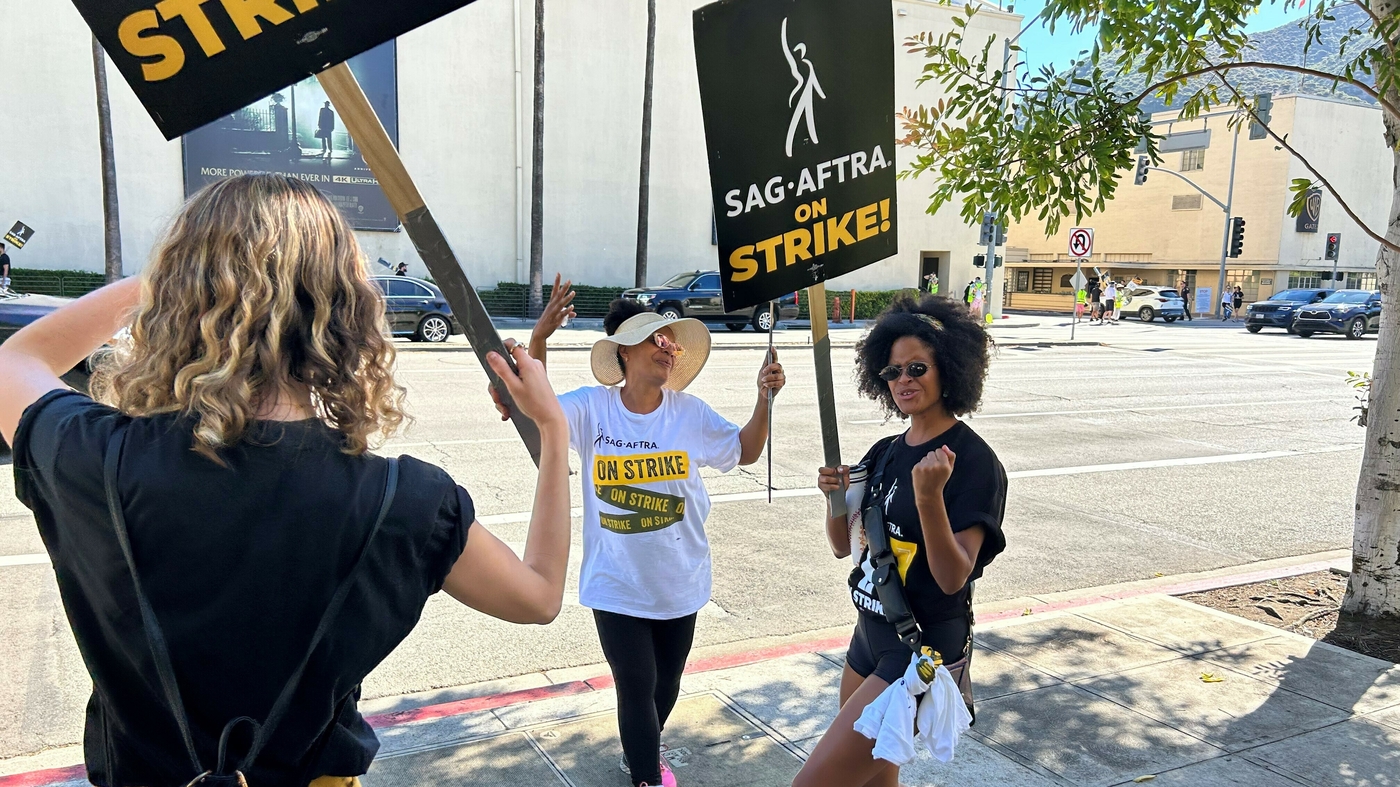 Contract negotiations between Hollywood studios and SAG-AFTRA break ...