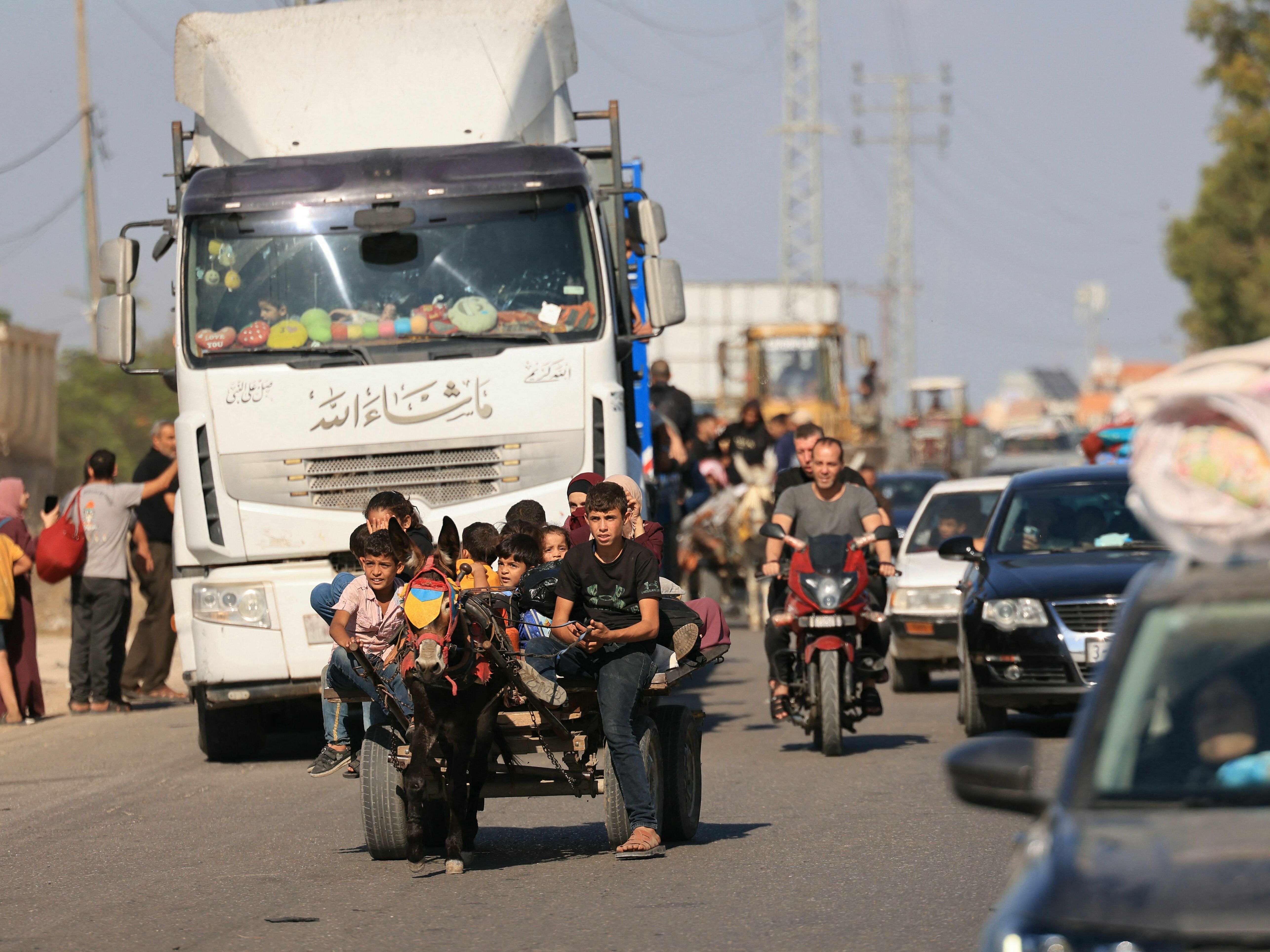Gazans flee their homes after an Israeli evacuation order but have few ...