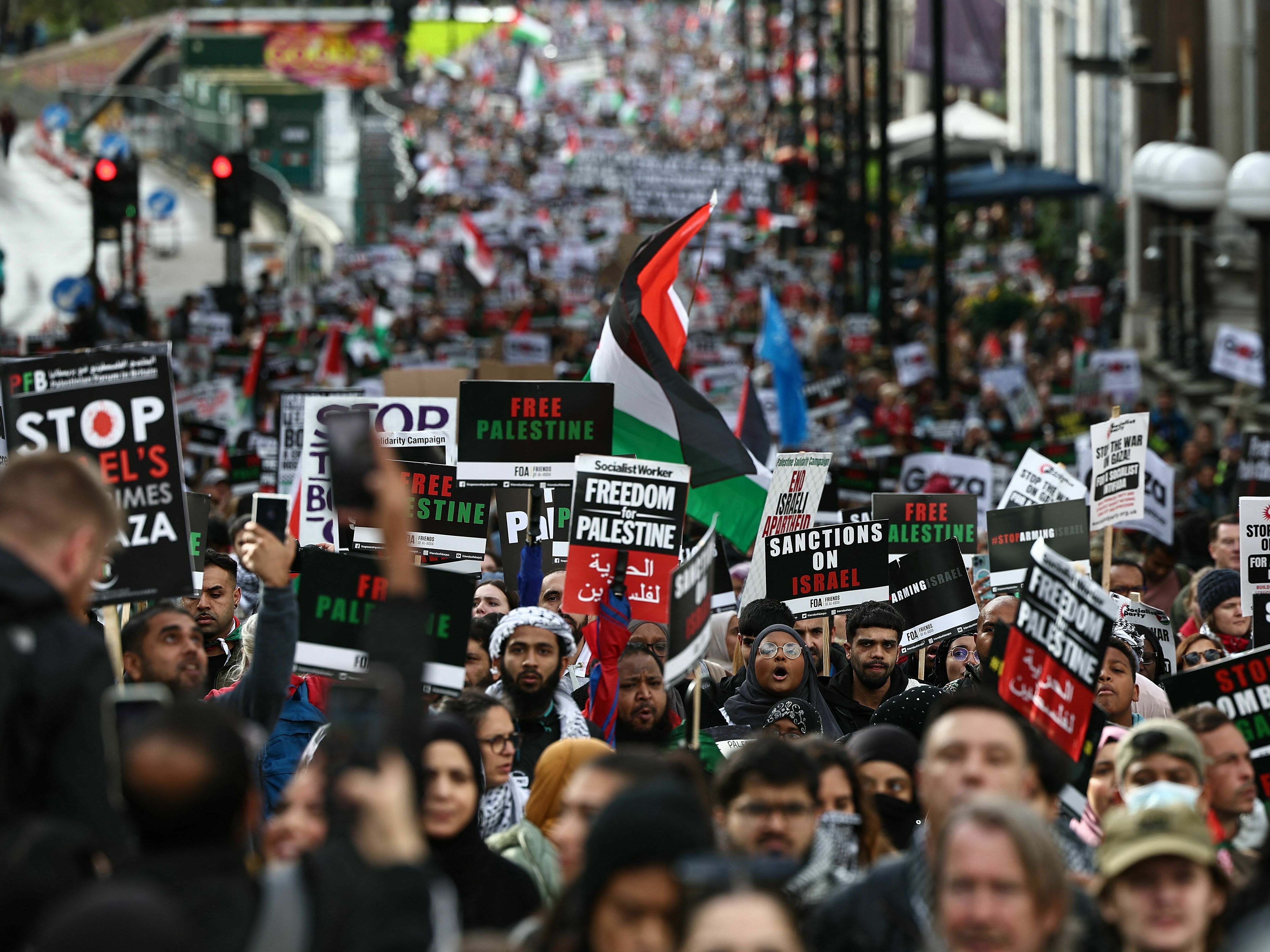 Protesters pack London streets demanding an end to the siege of Gaza ...