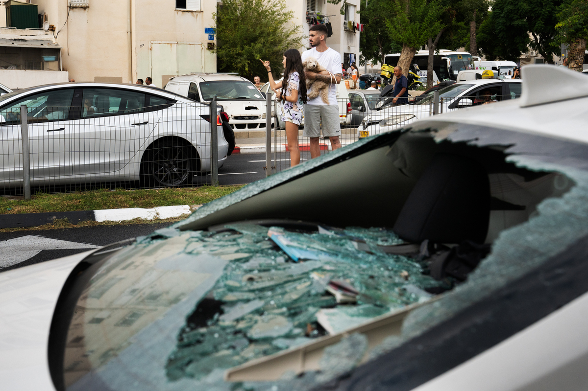 Medical team, supplies, allowed into Gaza; Tel Aviv hit by rare rocket ...