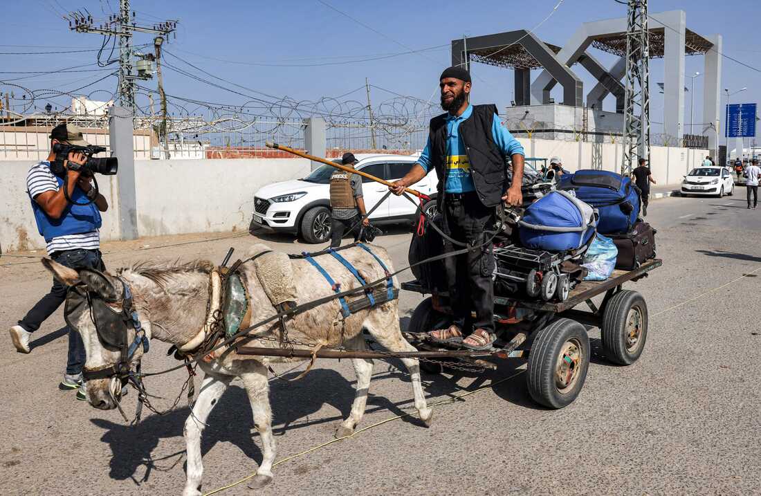 Israel-Hamas latest: First foreign nationals and critically injured ...