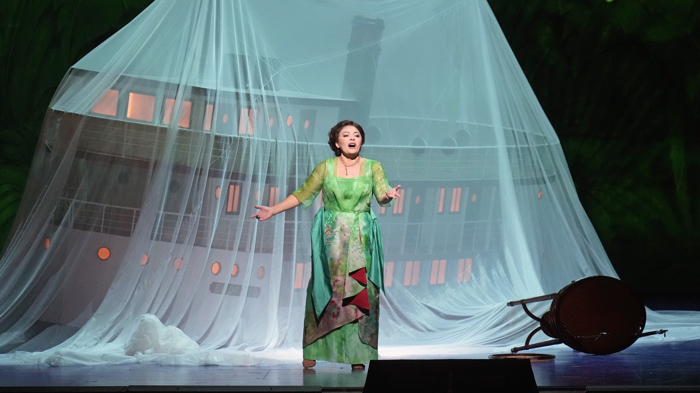 'Florencia en el Amazonas' has made its way to the Metropolitan Opera ...