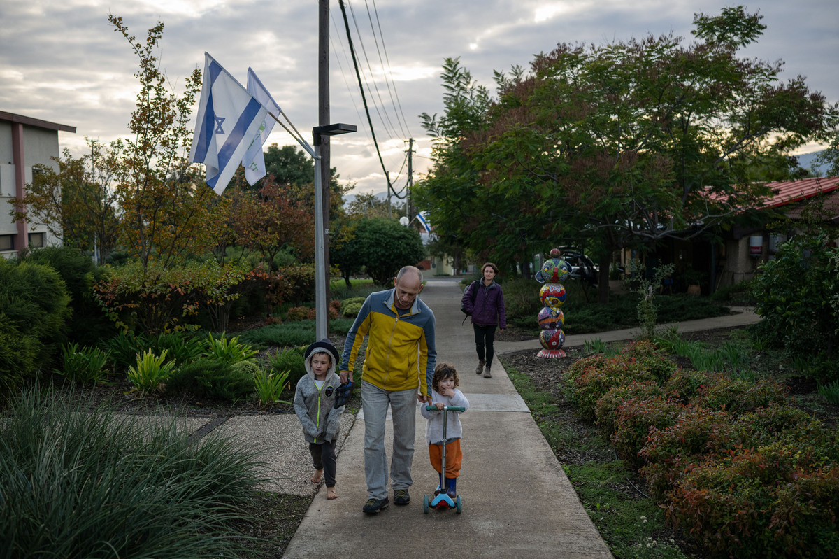 In northern Israel, some Israelis want war with Lebanon's Hezbollah : NPR