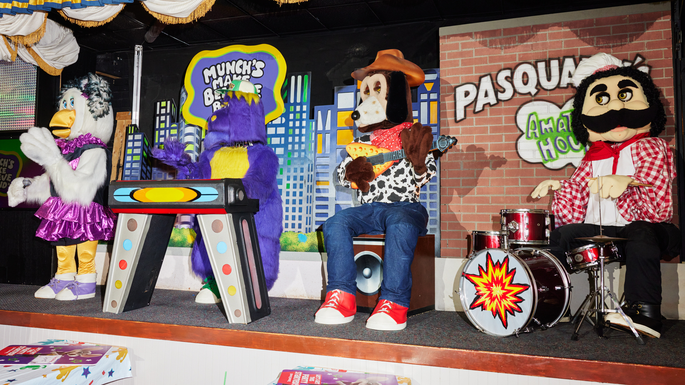 Chuck E. Cheese animatronics will be missed by parents most : NPR