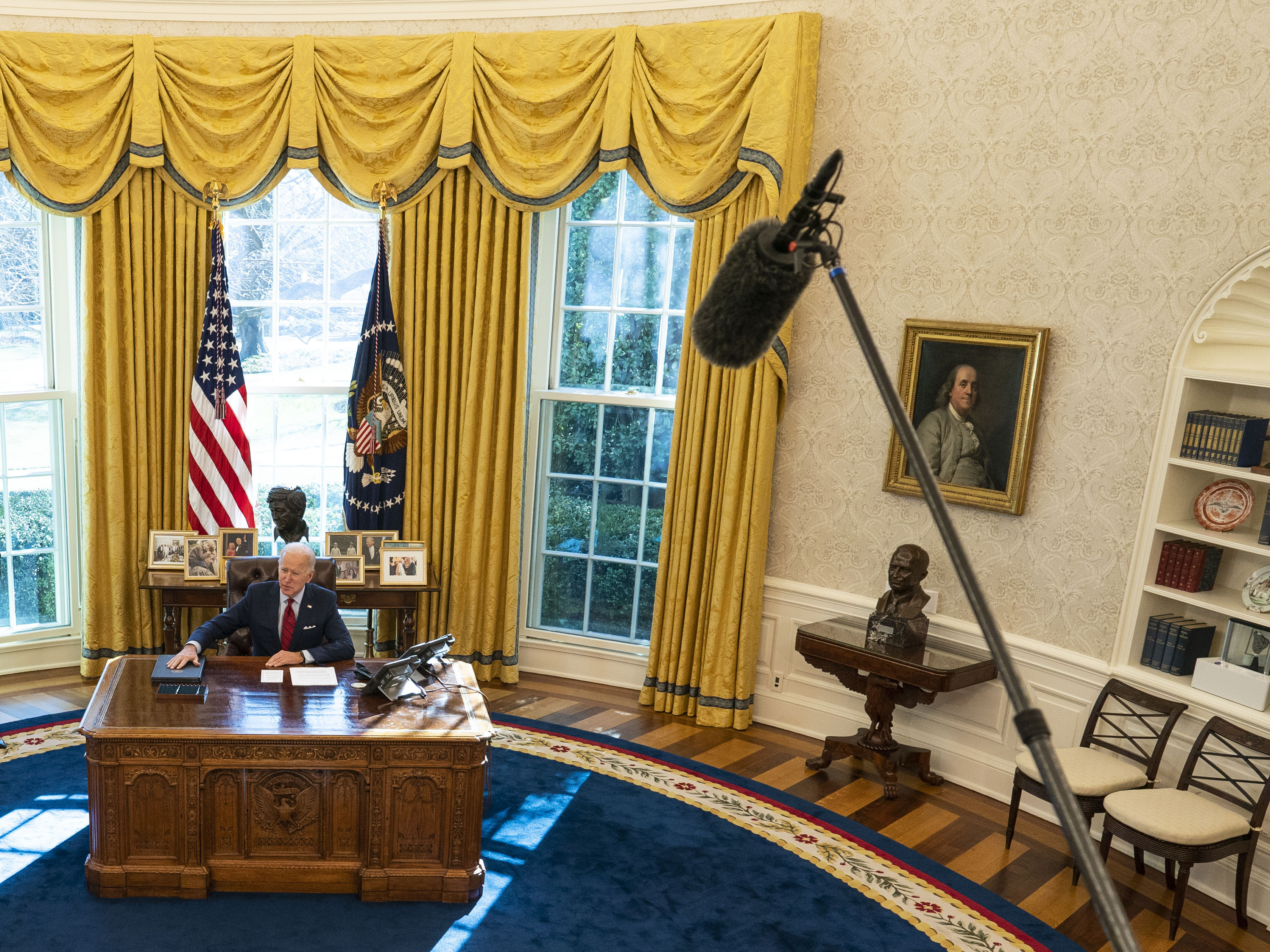 Biden's West Wing has a moon rock, a rugby ball and homemade cookies ...