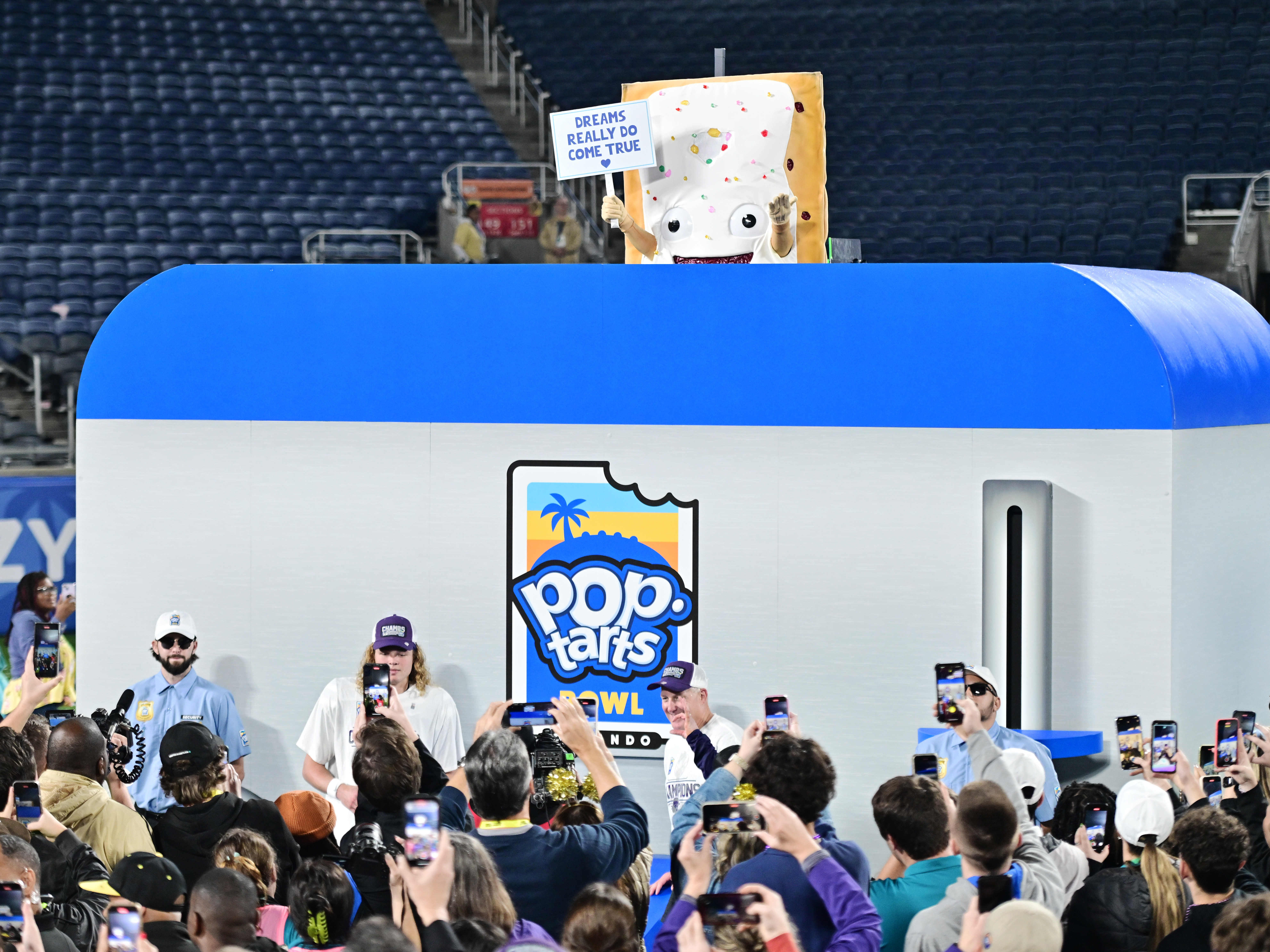 First edible mascot in sports history stars in the Pop-Tarts Bowl ...