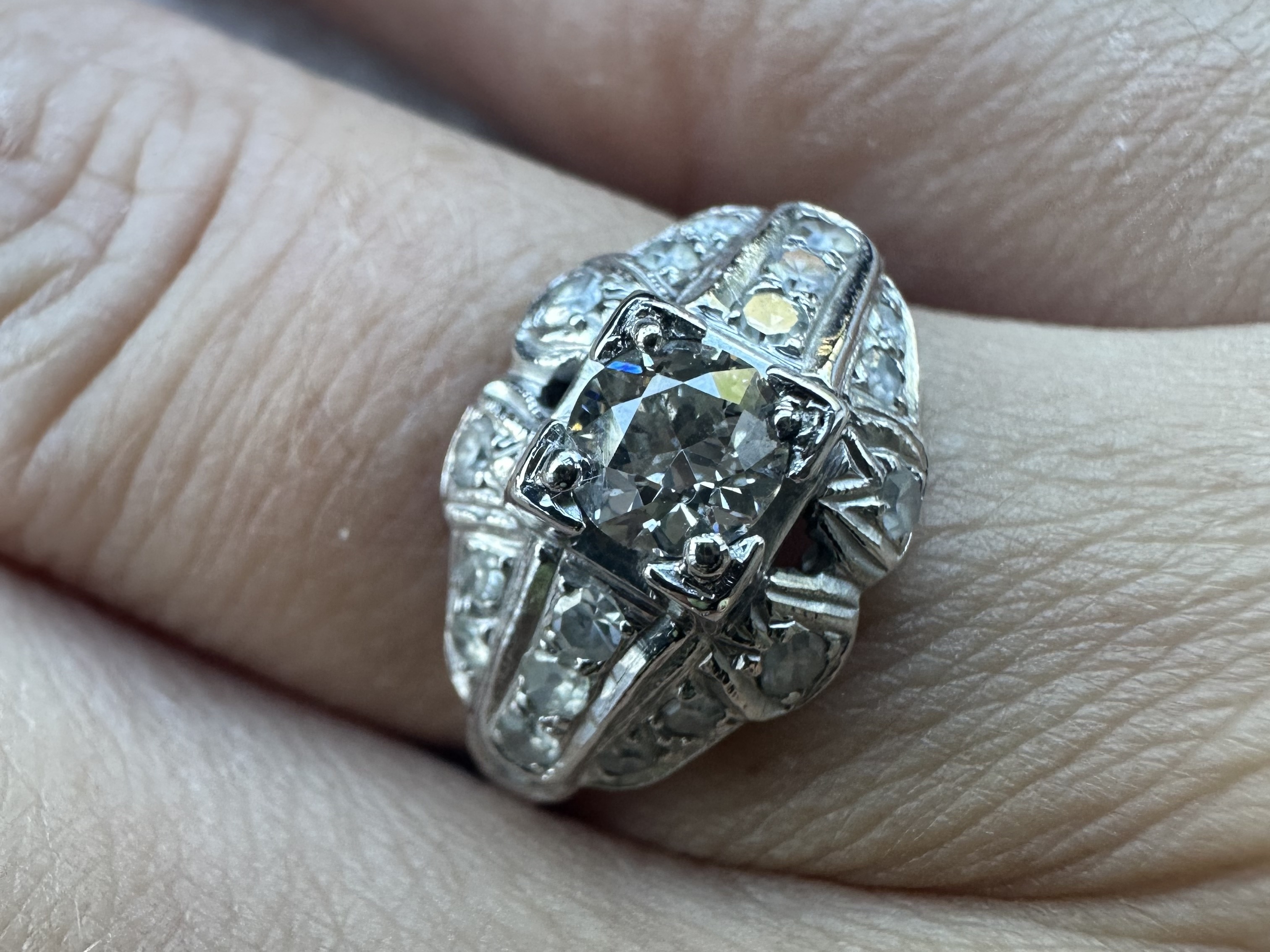 Maui wildfires ruined personal treasures. A local jeweler is repairing ...