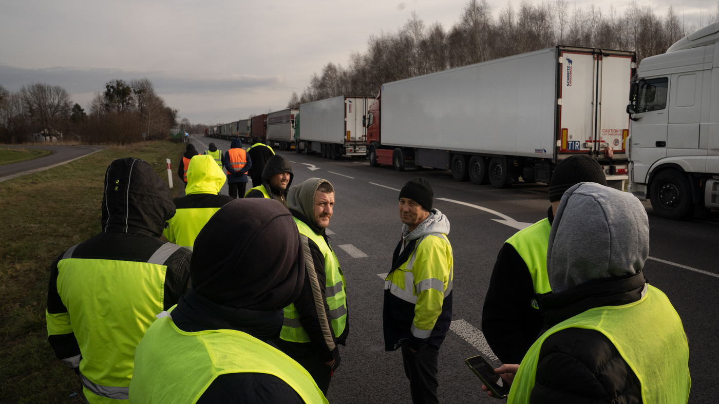Truckers from Poland are blocking truck drivers from Ukraine amid ...
