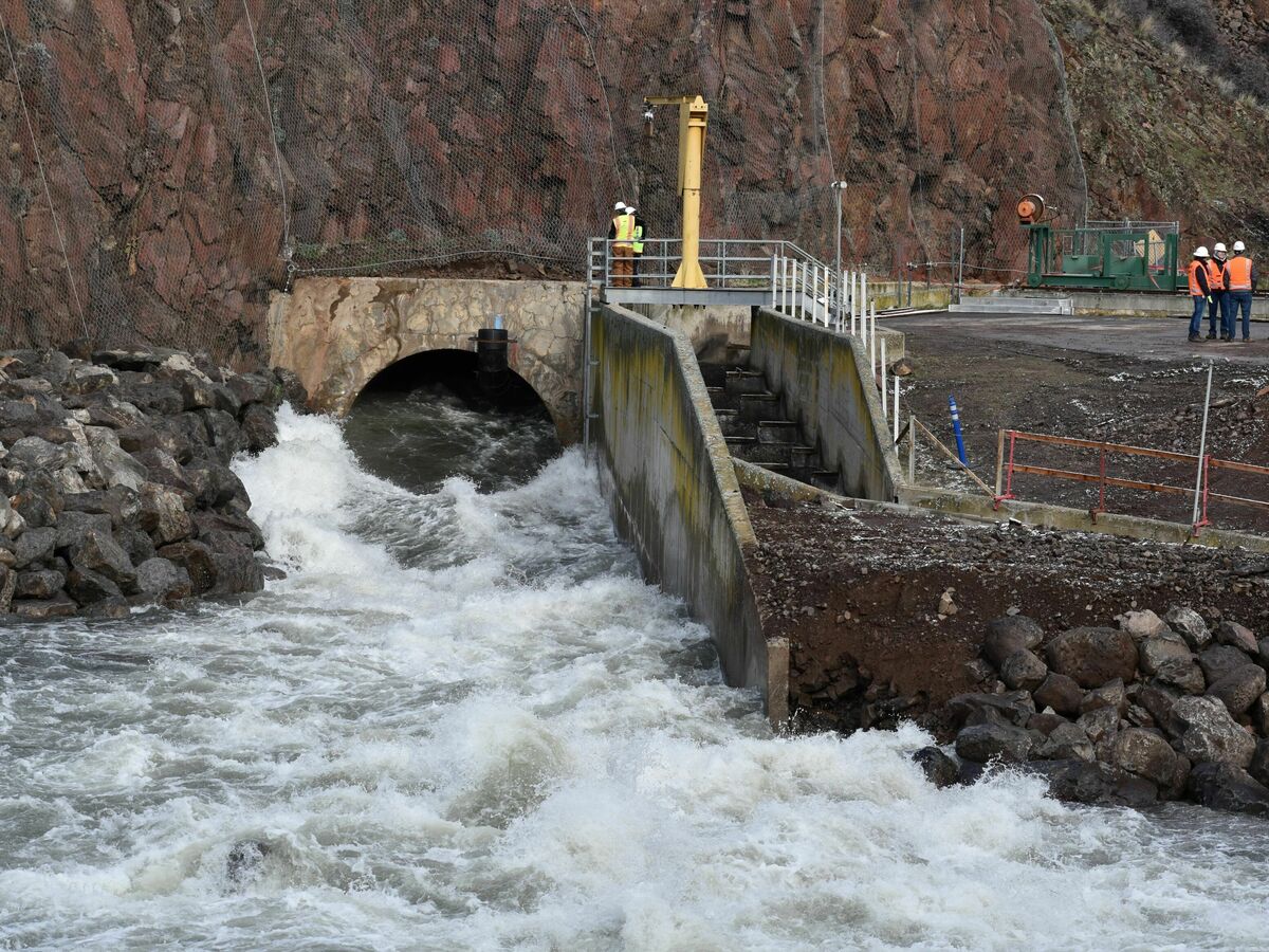 Klamath River: Largest dam removal in U.S. history begins : NPR