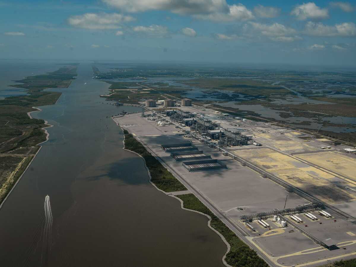 U.S. pauses new gas export terminals to weigh climate impacts : NPR