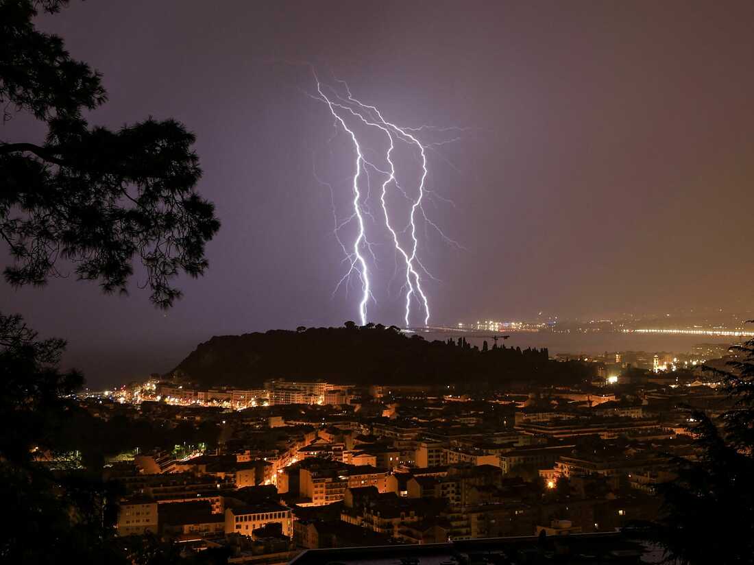 How shooting lasers into the sky could help deflect lightning : Short ...