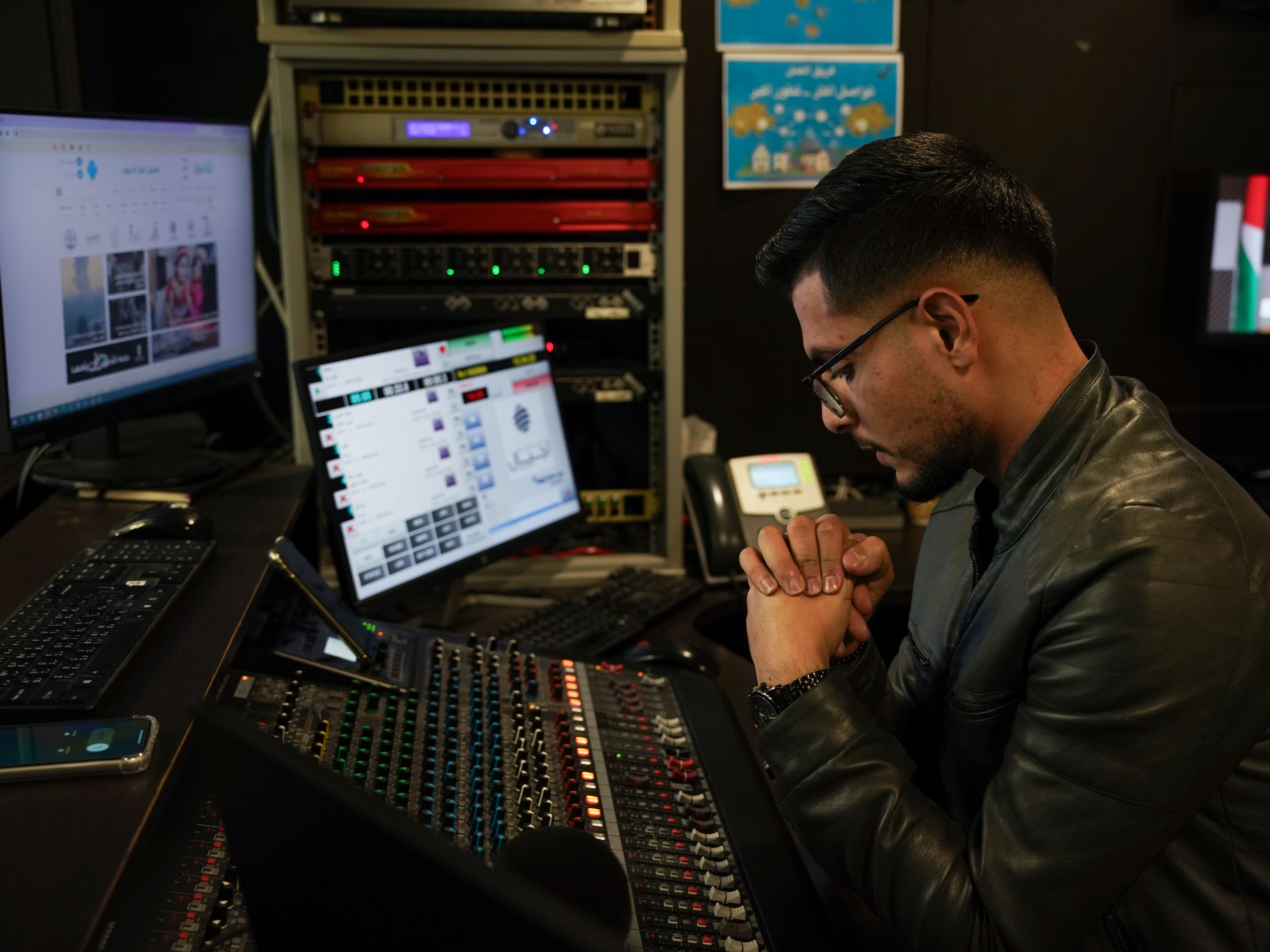 Reaching hostages and prisoners, through Israeli and Palestinian radio ...