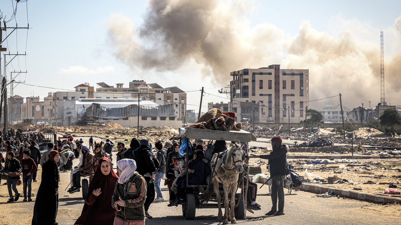 Scenes from Israel and Gaza as both sides mourn losses during ongoing ...