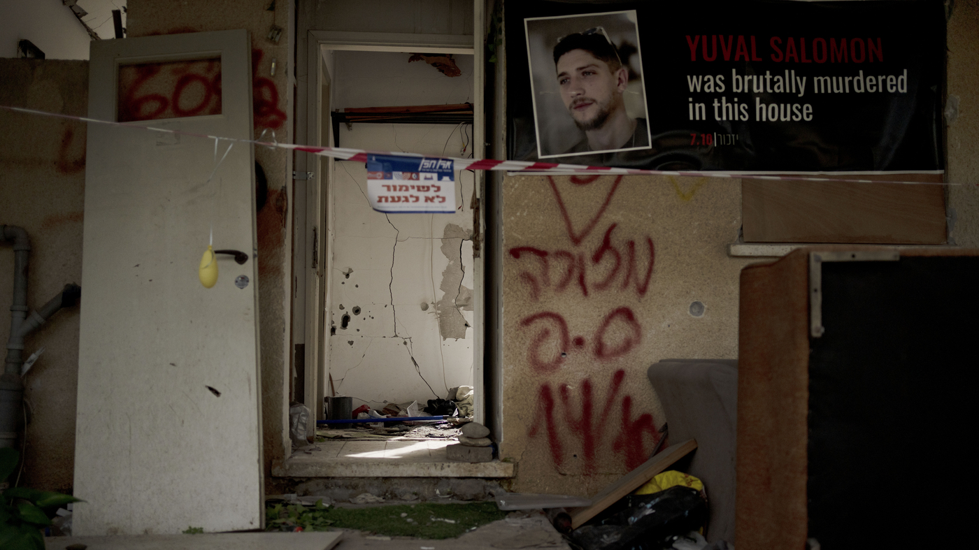 Scenes from Israel, Gaza and Lebanon as Israeli airstrikes expand in ...