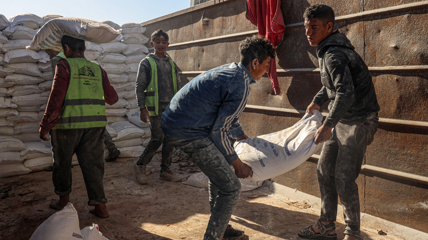Scenes from Israel, Gaza and Lebanon as Israeli airstrikes expand in ...