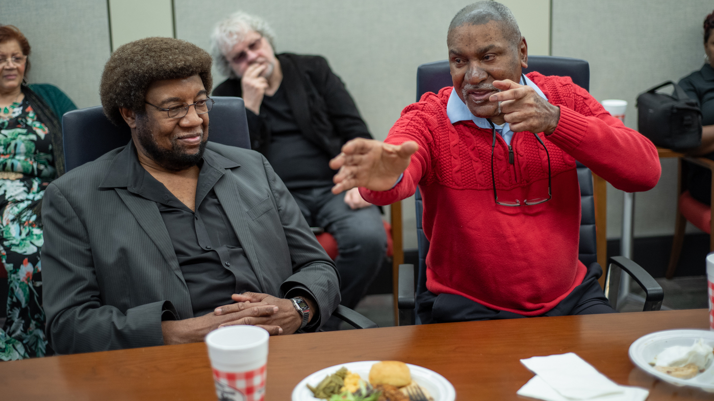 Ole Miss students meet members of the school's Black Student Union from ...