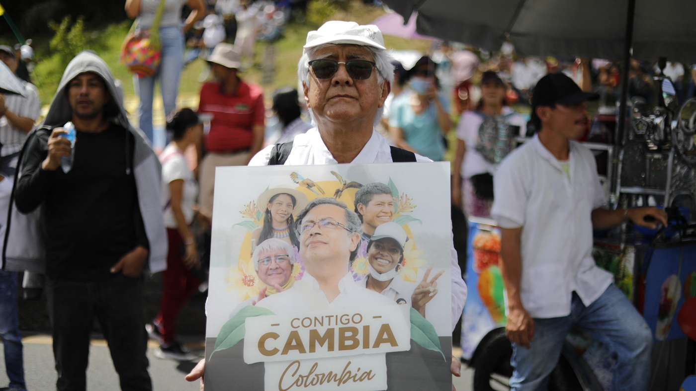 It's not easy being Gustavo Petro, Colombia's first left-wing president ...
