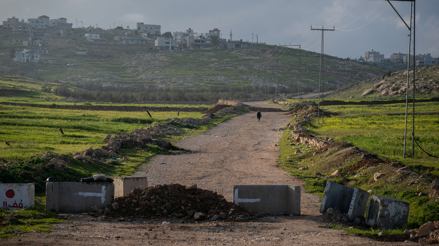Israeli settlers attack Palestinian farms, expand West Bank outposts : NPR
