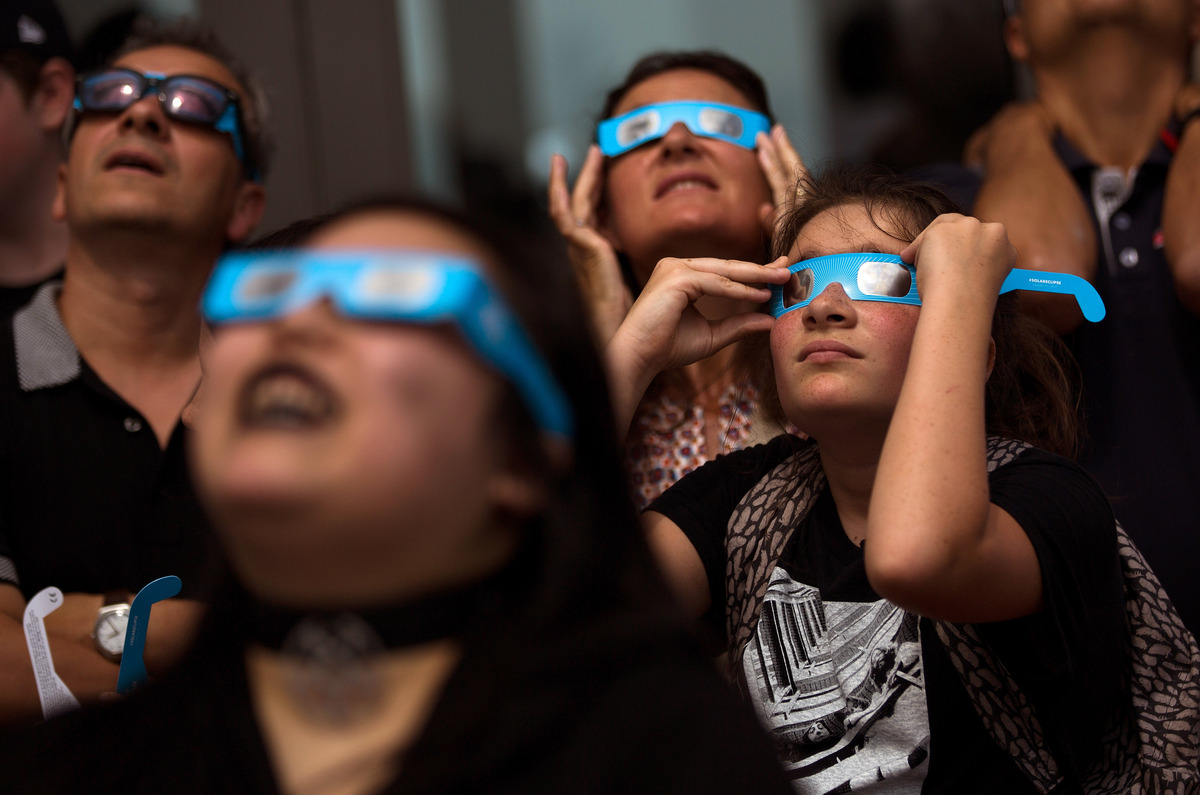 Some people suffered eye damage after viewing the 2017 solar eclipse. : NPR