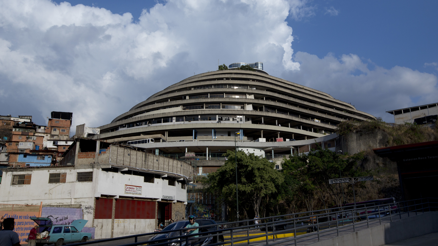 VR tour offers look inside Venezuela prison : NPR