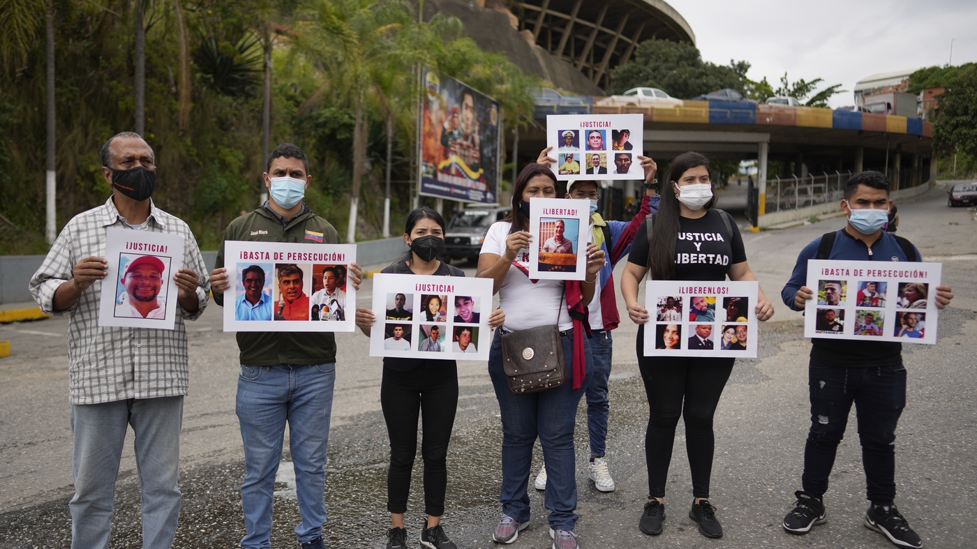 VR tour offers look inside Venezuela prison : NPR