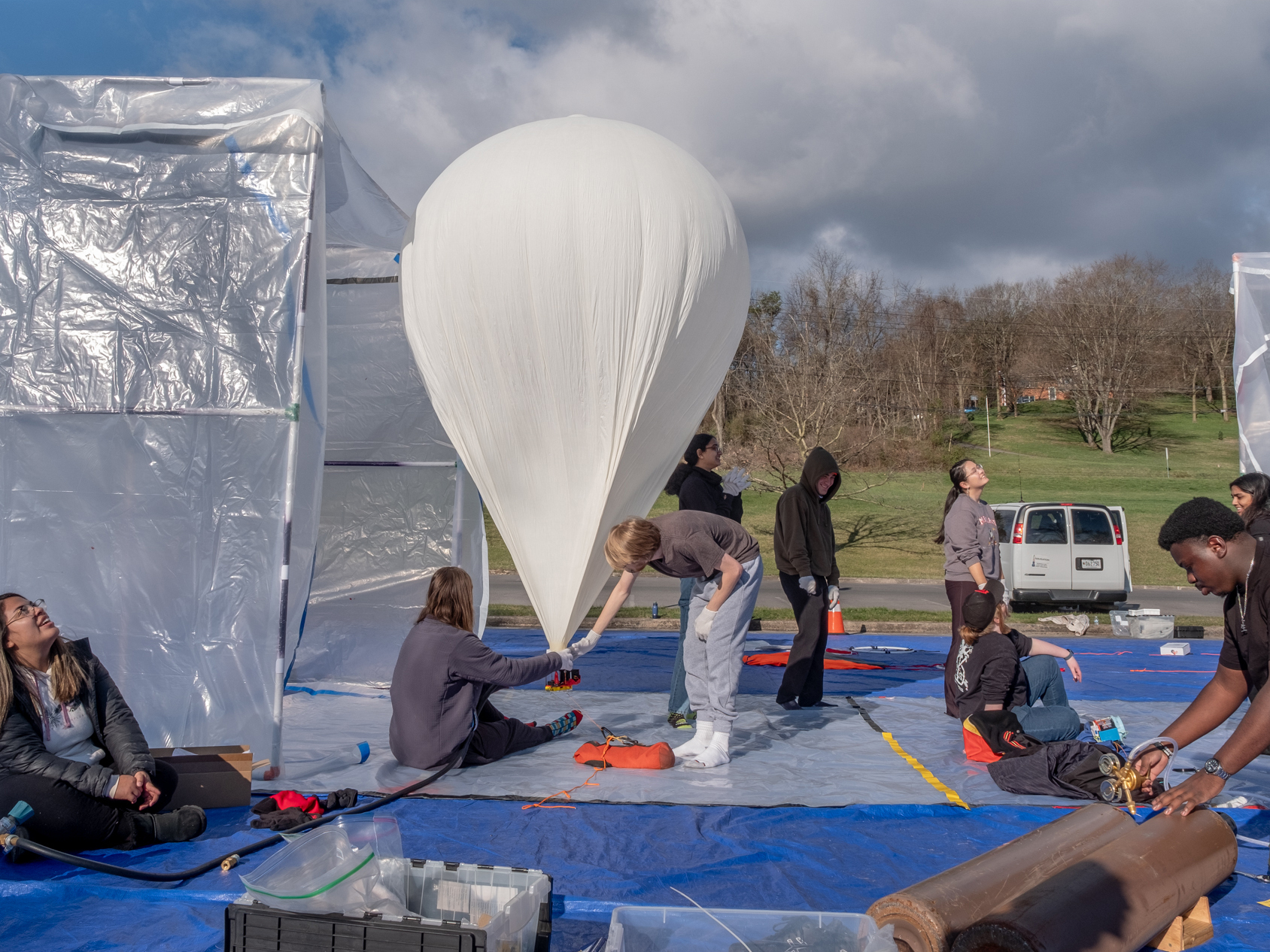 On eclipse day, hundreds of students will send up balloons for science ...