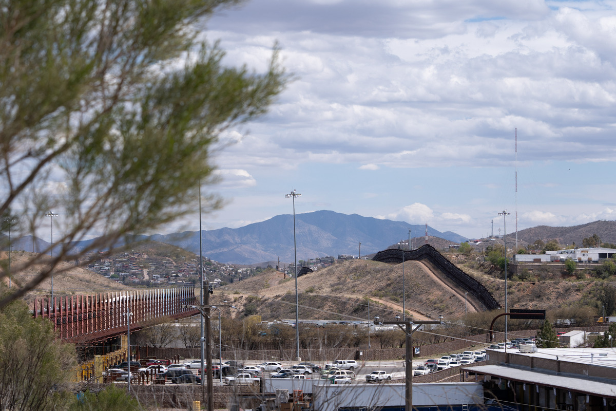 In Arizona, immigration politics clash with reality on the border : NPR
