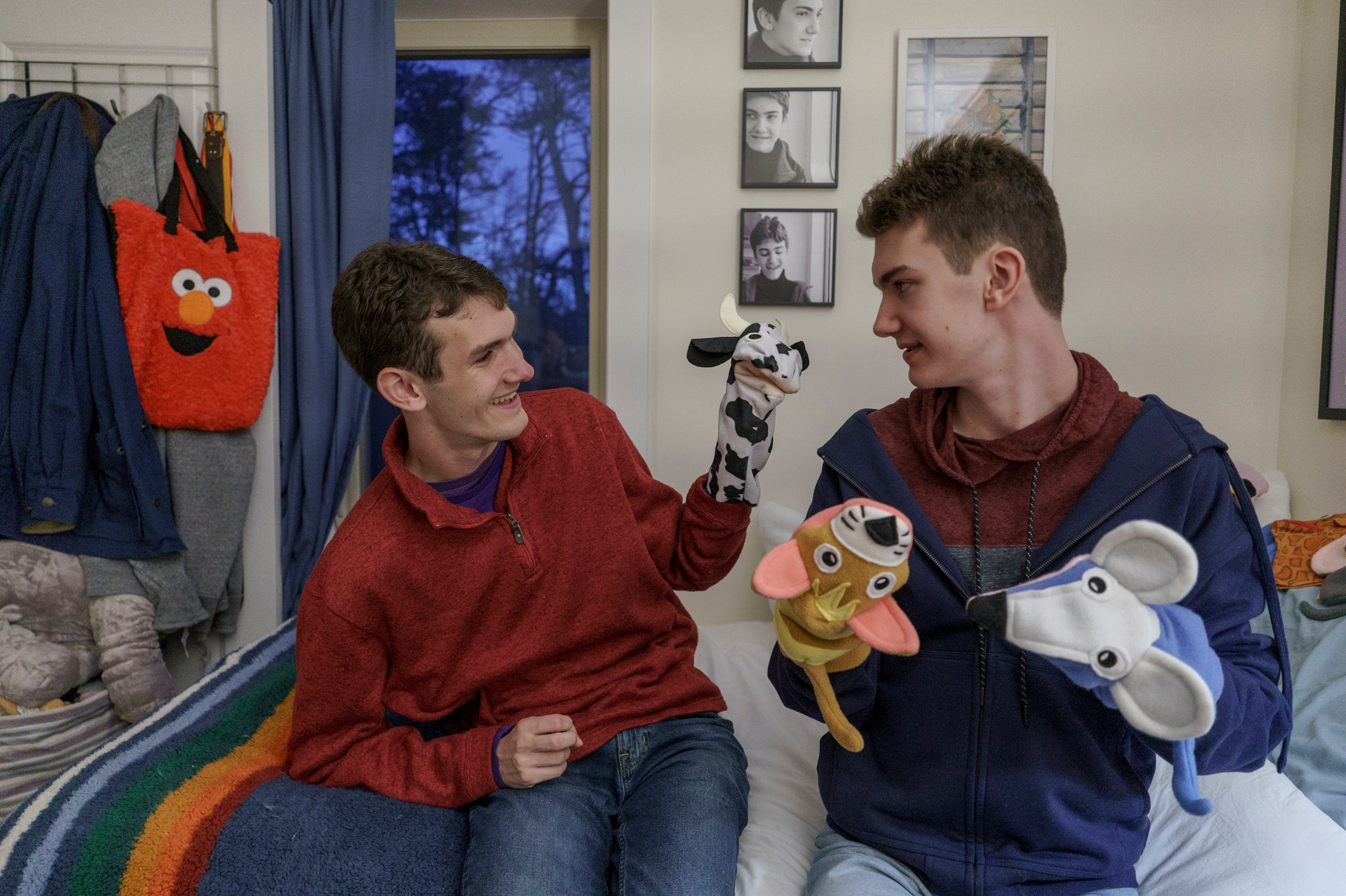 These identical twins both grew up with autism, but took very different ...