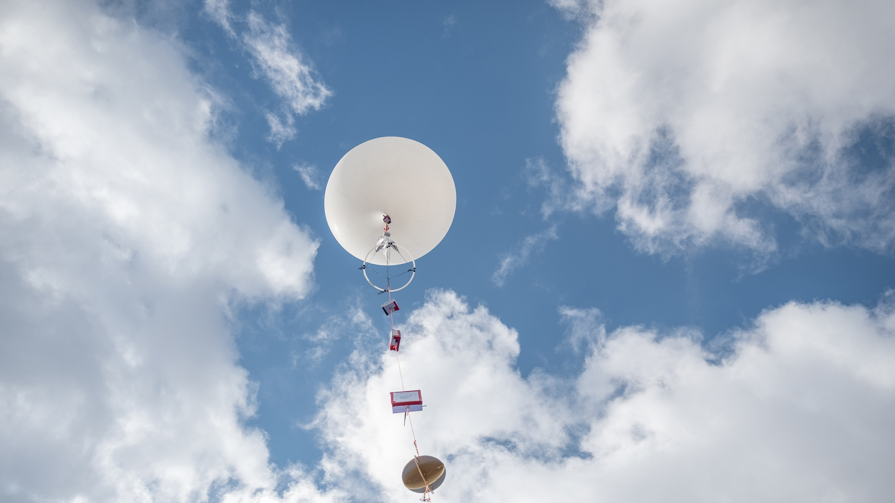 Hundreds of balloons go airborne to witness the eclipse from the edge ...
