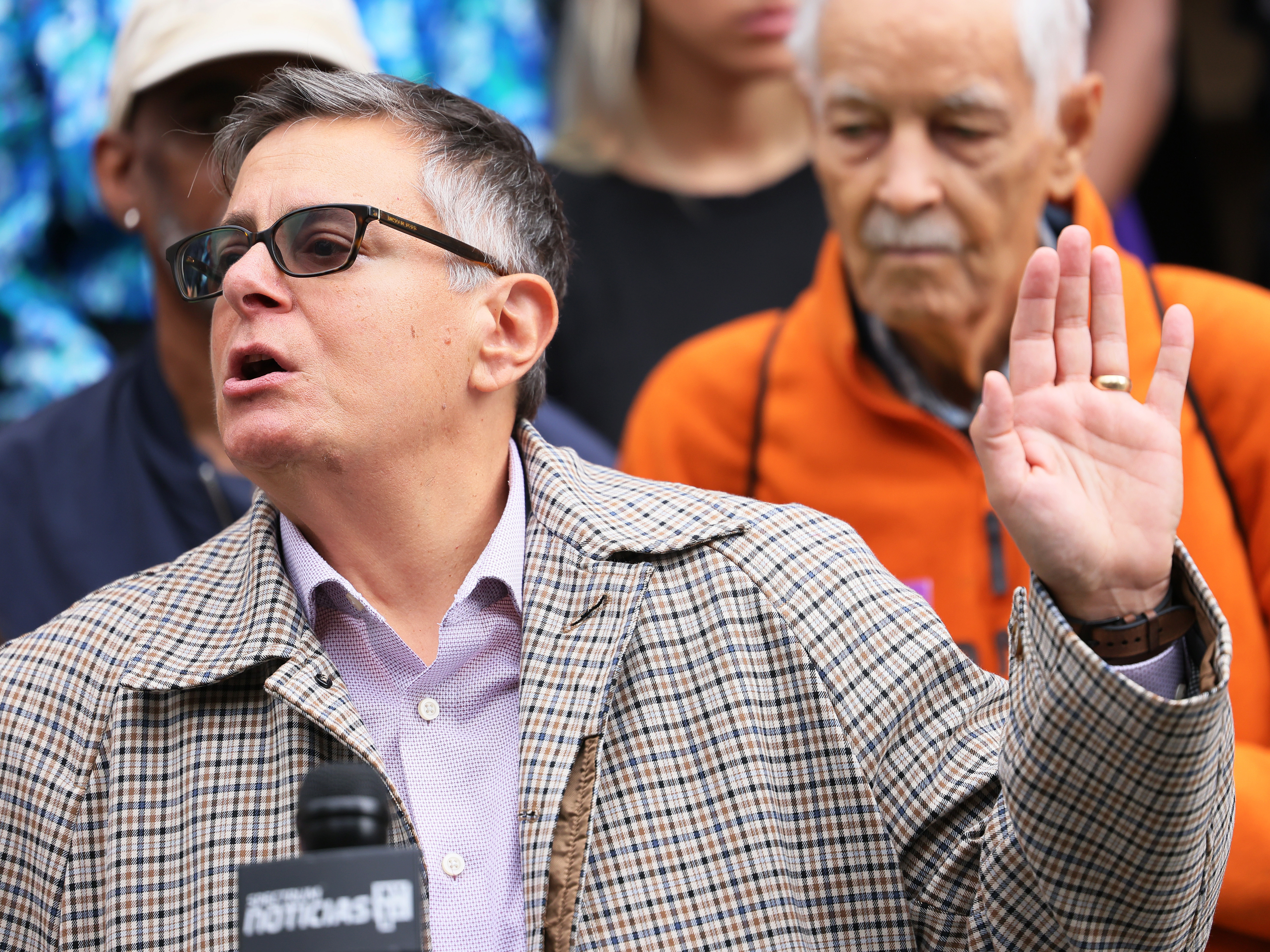 Alvin Bragg, Manhattan's district attorney, draws friends close and ...