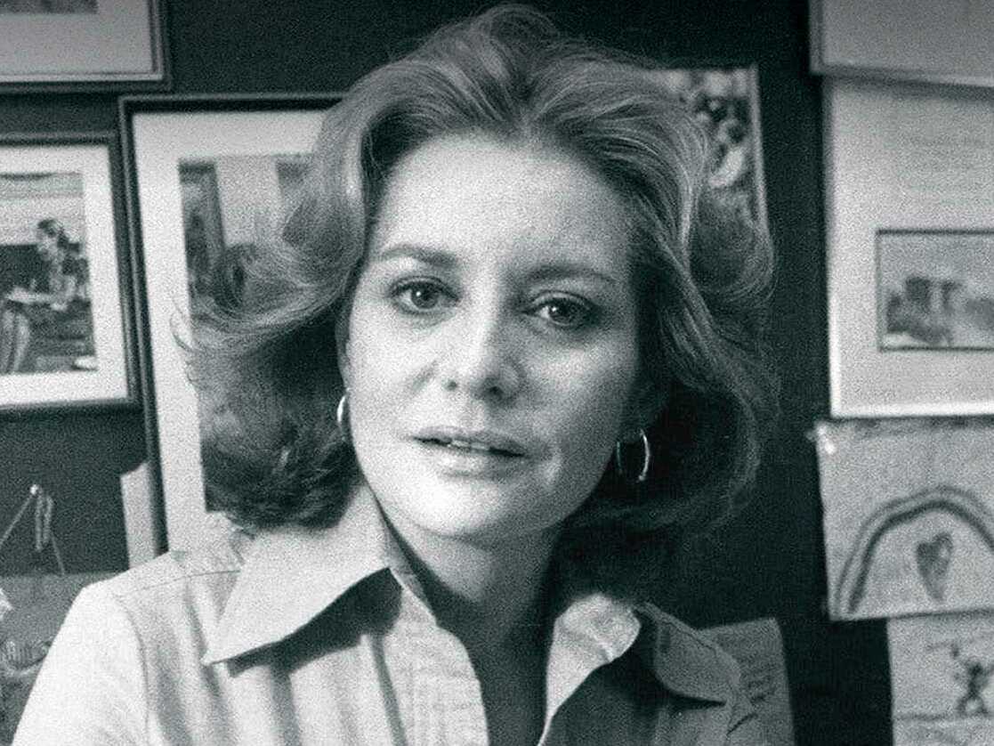 Barbara Walters forged a path for women in journalism, but not without ...