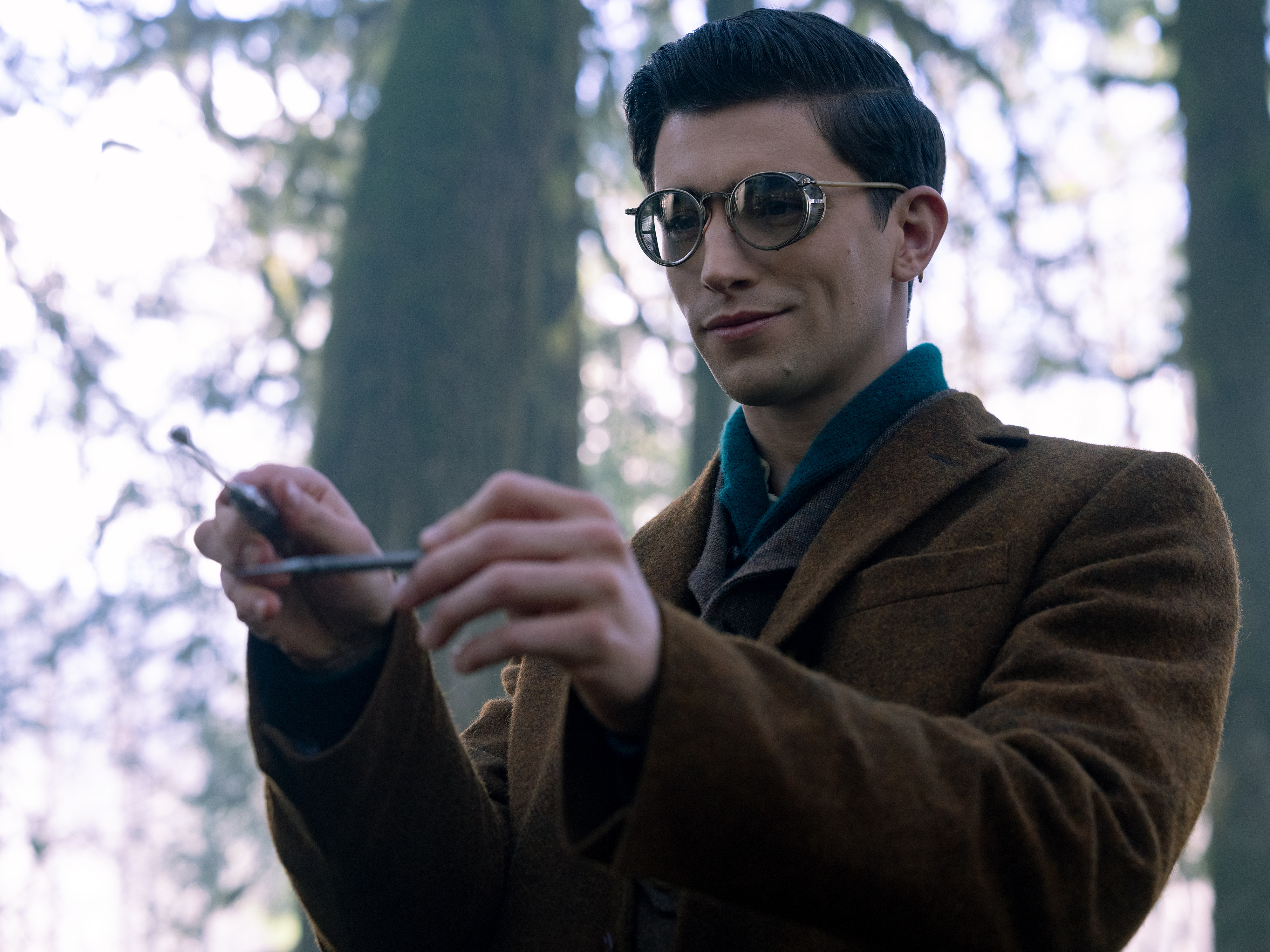 In 'Dead Boy Detectives,' two best mates reject their deadly fates ...