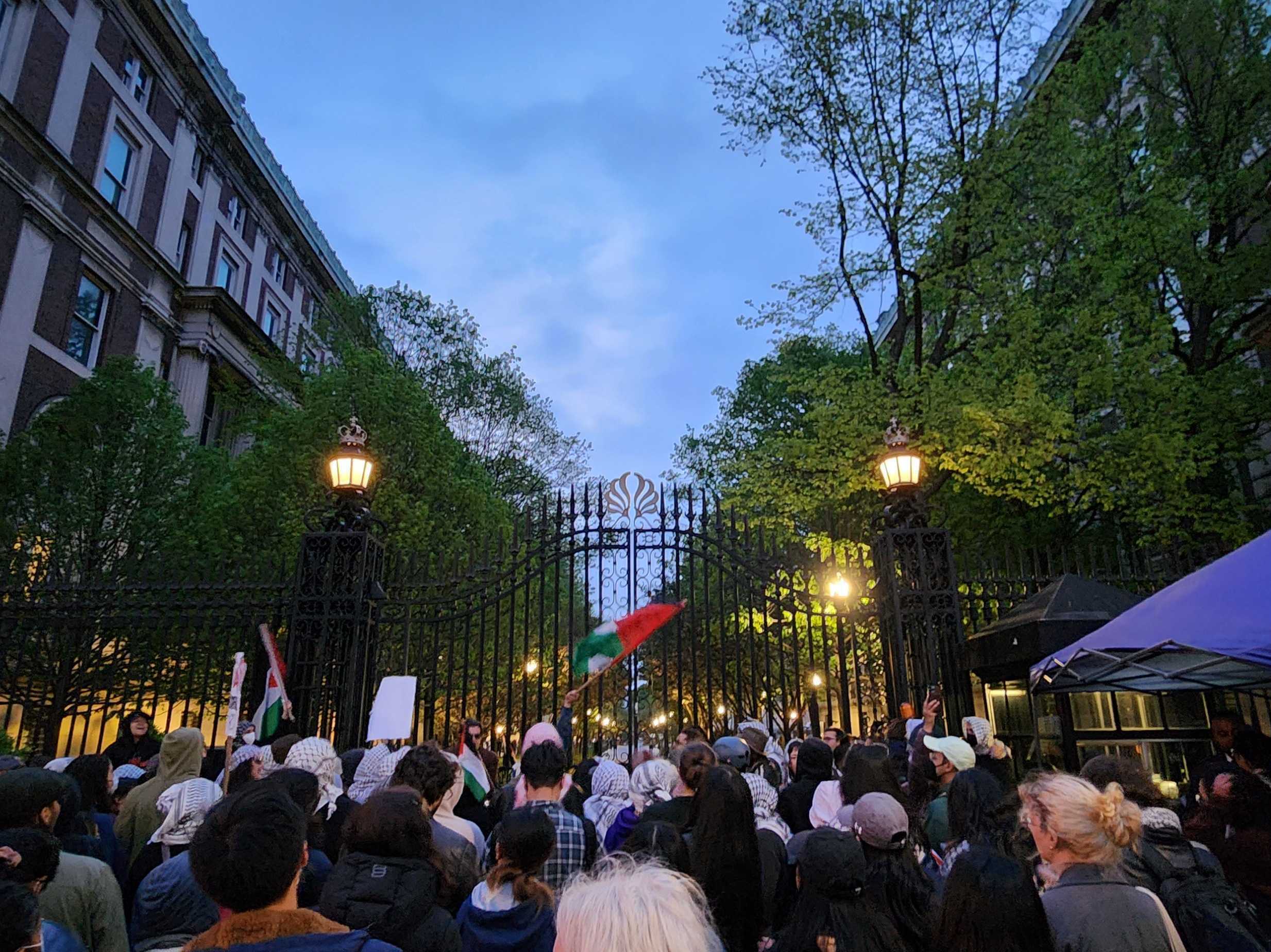 Police enter Columbia University's Hamilton Hall amid pro-Palestinian ...