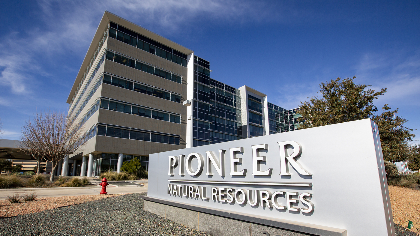 FTC bars former Pioneer CEO Scott Sheffield in Exxon Mobil deal : NPR FTC bars former Pioneer CEO Scott Sheffield in Exxon Mobil deal : NPR