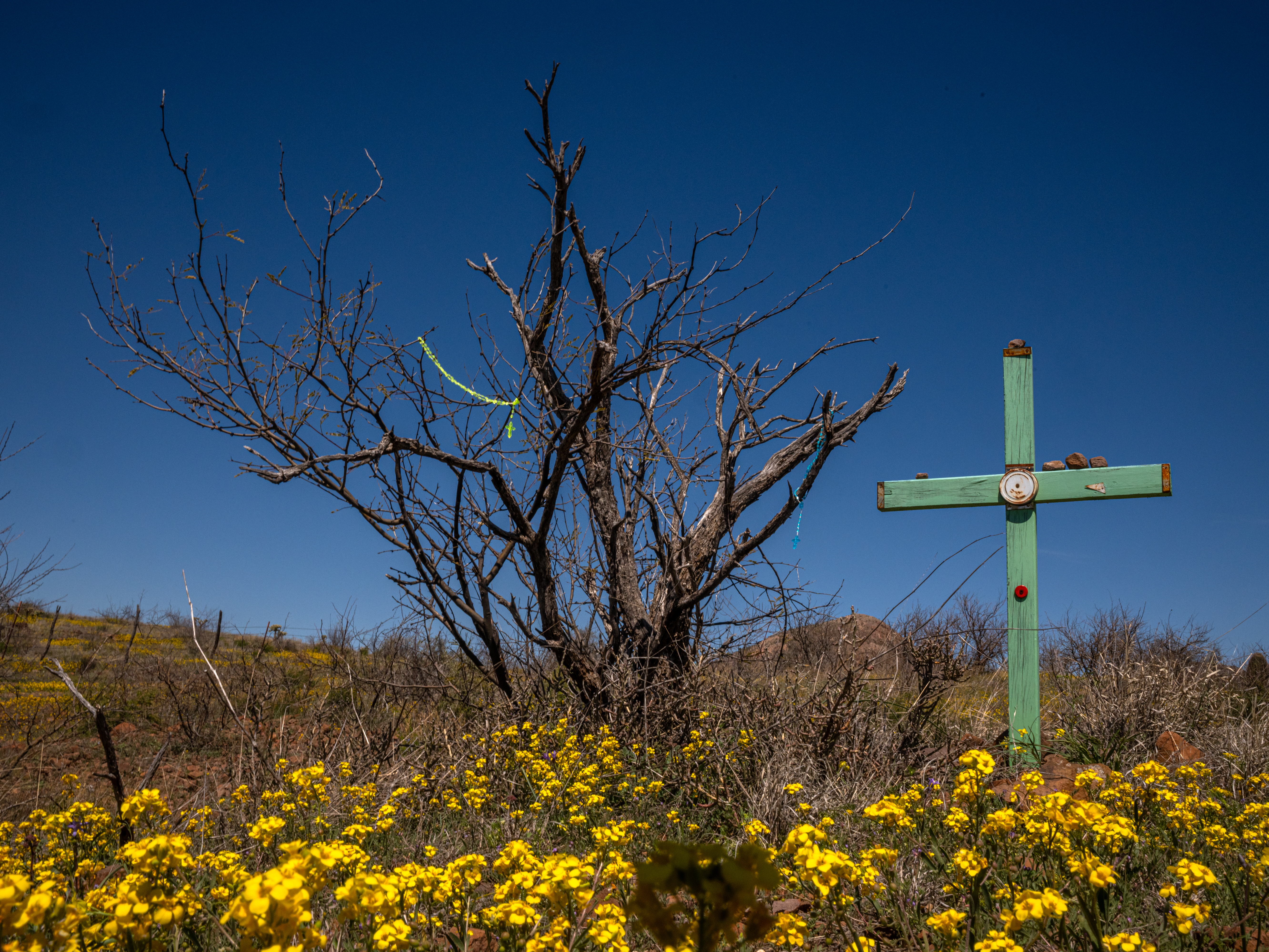 Is it easy for migrants to enter the U.S.? We went to the border to ...