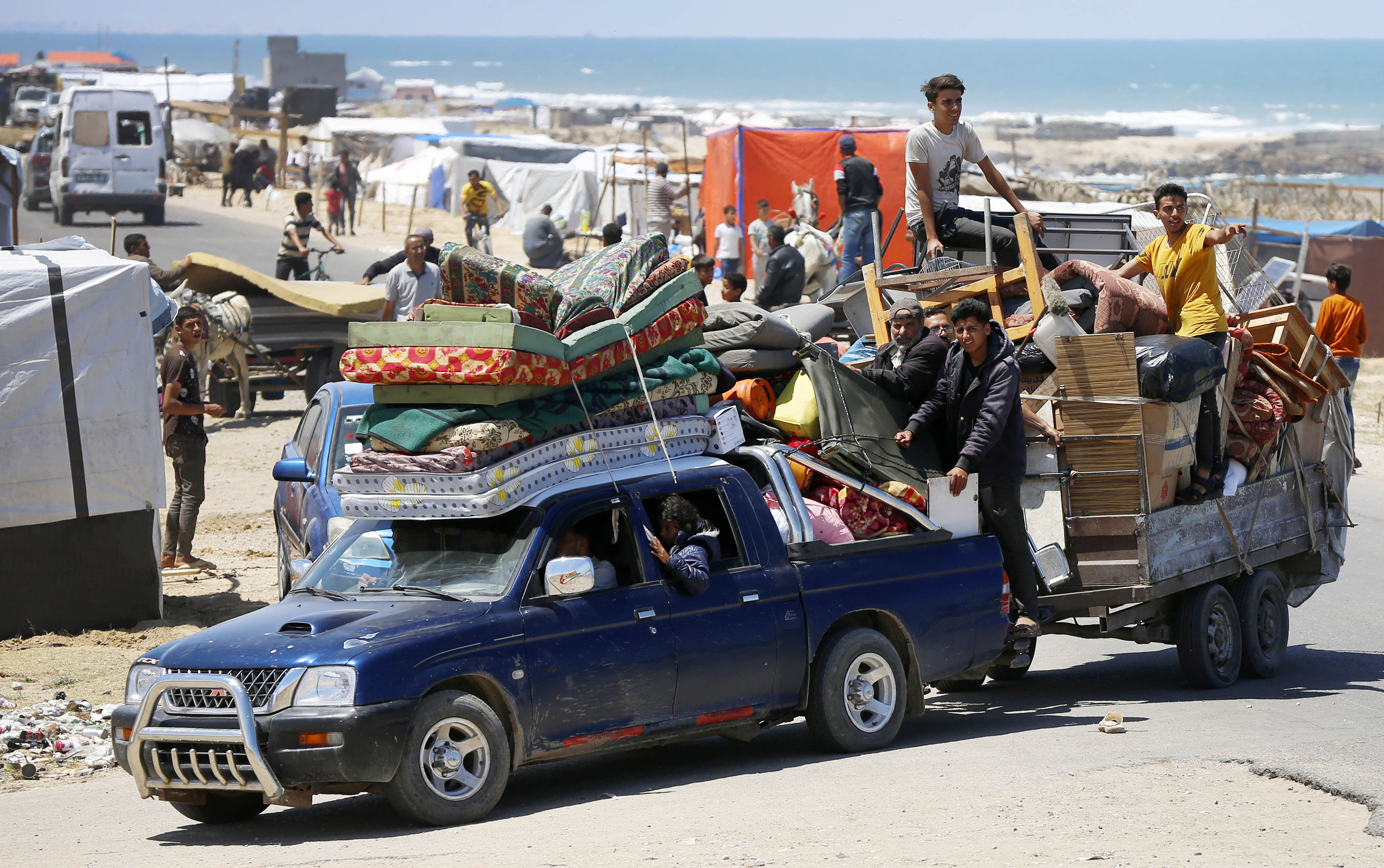 Israeli forces seize the Gaza side of Rafah, as Hamas truce talks ...
