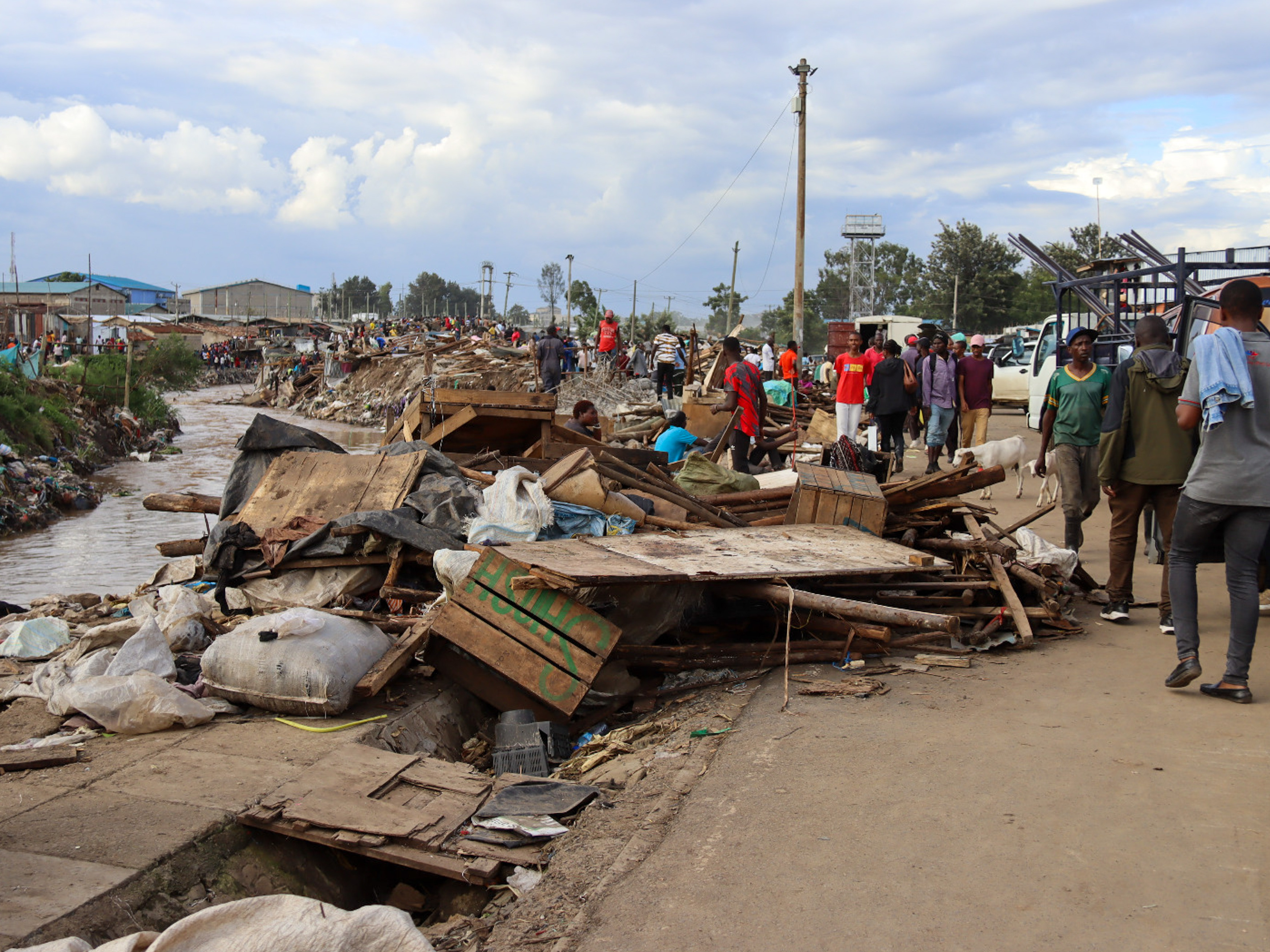 In Kenya's flooded slums, people mourn their losses and slam their ...