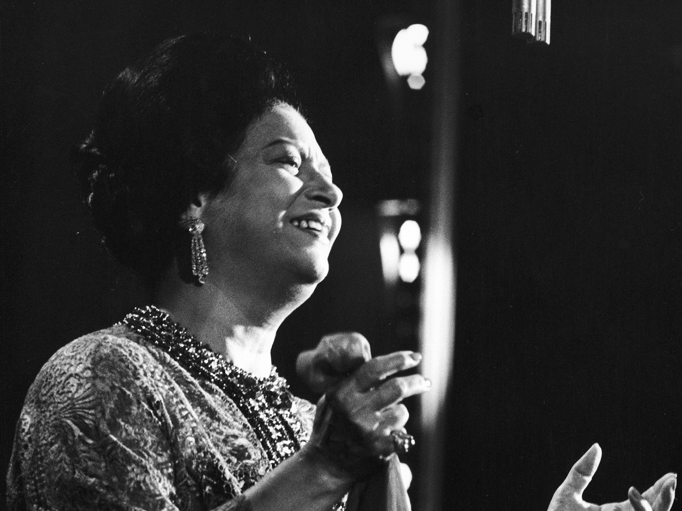 Egyptian Singer Umm Kulthum Still Enthralls, Fifty Years After Her ...