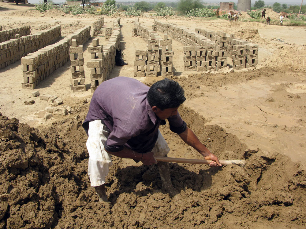 'Builders Of The Nation' Ply Ancient Craft In Pakistan