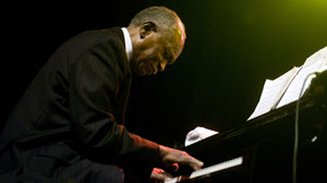 Pianist Hank Jones Plays With Vitality At 91 : NPR