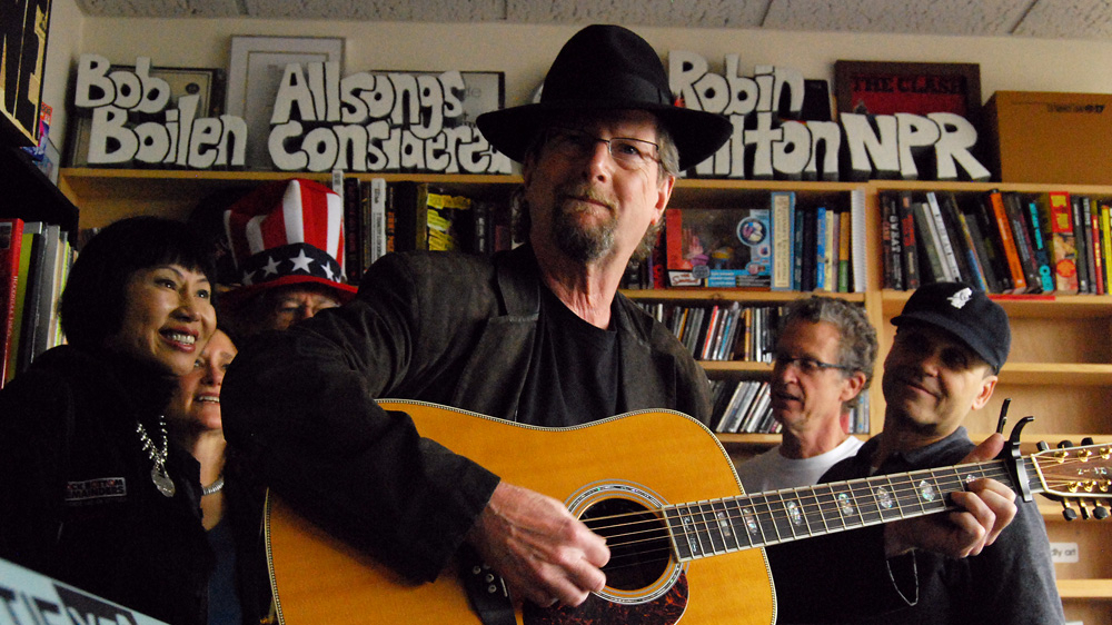 Roger McGuinn With Amy Tan, Dave Barry And More: Authors At The Tiny ...