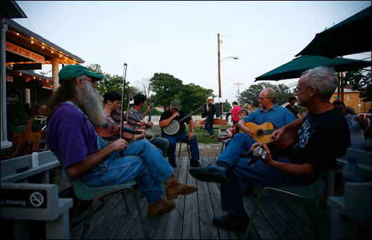 In Arkansas, Fiddlers Try To Preserve Local Tunes : NPR