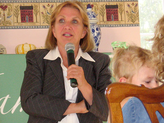 Elizabeth Edwards Takes Candor on Campaign Trail : NPR